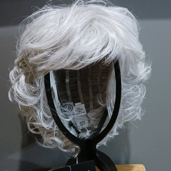 Toni Brattin | Hair | Nwt Toni Brattin Sensational Wig Plus Cap Light ...